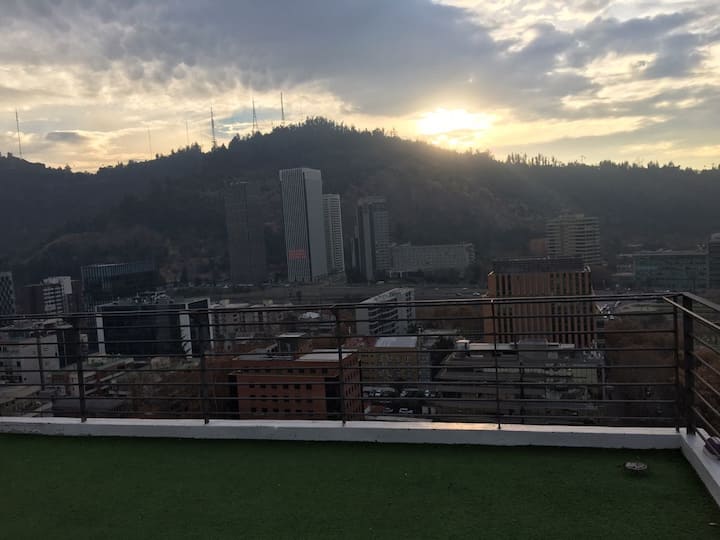 Espectacular Piscina Y Vista, Barrio Tranquilo. - Providencia