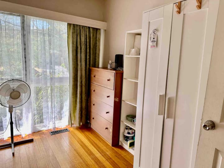 Glen Waverley 购物中心旁的北向阳光单间 - Mitcham