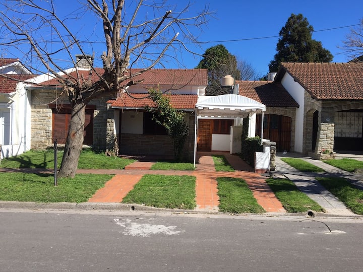 Cómodo Chalet Familiar En Punta Mogotes - Mar del Plata
