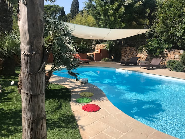 Villa Bord De Mer 5 Minutes Des Plages , Jaccuzi, - Carqueiranne