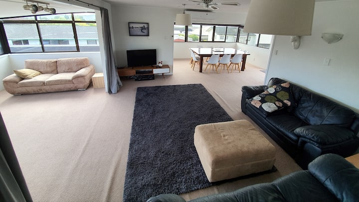 Spacious Family Home With Wi-fi & Close To The Lake - 