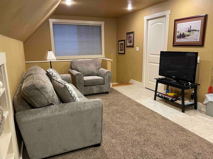 Cozy Guest House Over Garage In Quiet Neighborhood - Springfield, OR