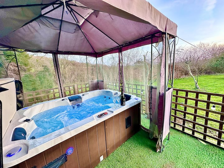 Secluded, In One Acre, Hot Tub,views,dogs Welcome - Monmouthshire