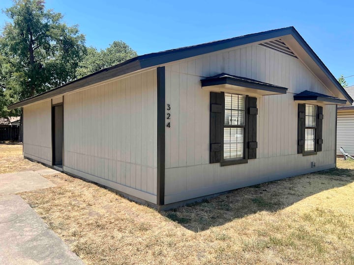 Private Home,  For Traveling Workers Midterm - 韋科