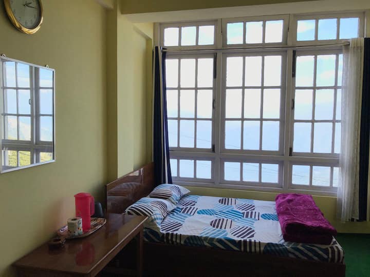 Cheerful 5-bedroom
Residential Home In
Darjeeling - Darjeeling