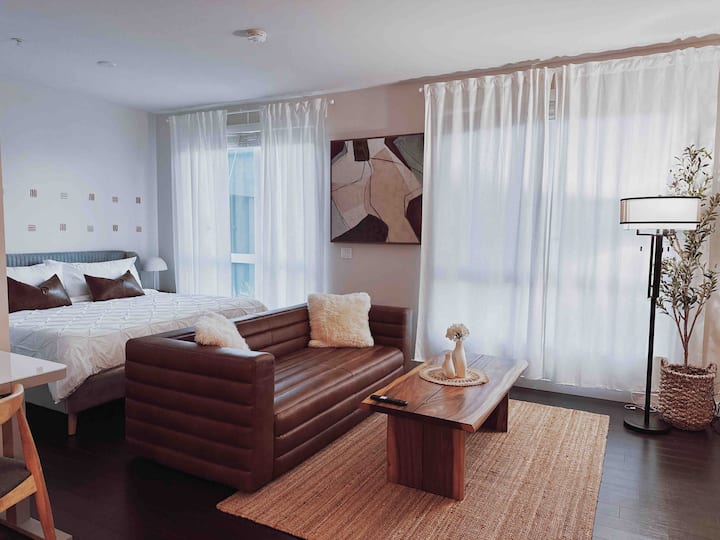 Irvine Studio| On Jamboree King Bed Top Floor - Tustin, CA