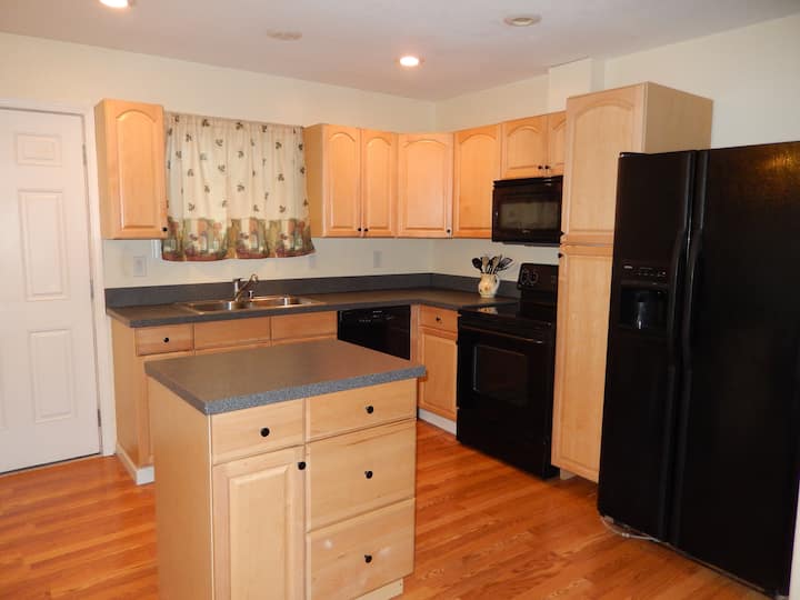 Modern, Cozy And Close To Downtown! - Anchorage