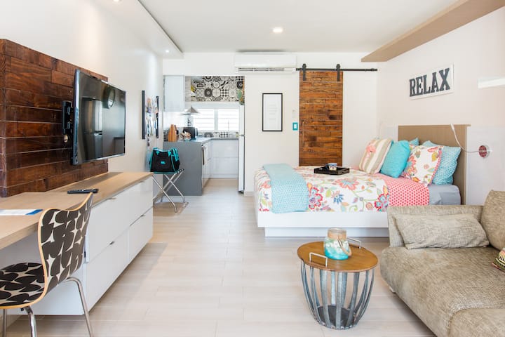 Beachfront Cabana @ Condado-beach Access - San Juan