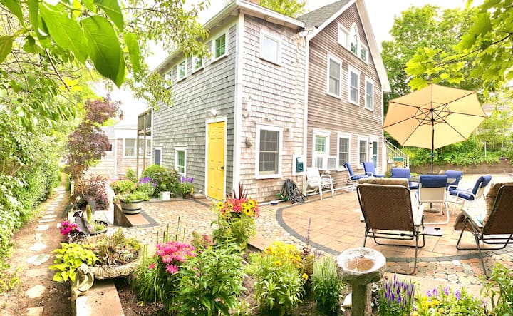 3 Bed W A/c ~ Pets Poss! ~ Water+tennis Steps Away - Provincetown, MA