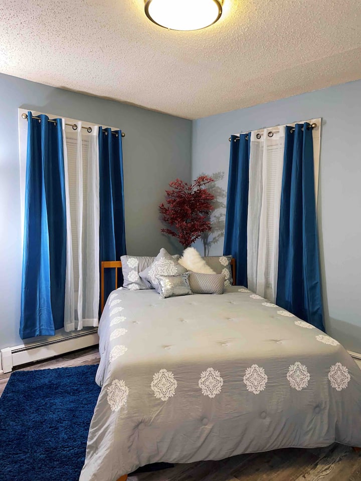 Waves Of Blue Downtown Homestay - Hartford, CT