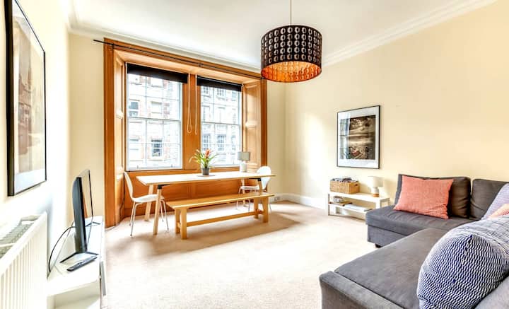 Spacious Flat, Classic Tenement, Old Town Centre - Edinburgh