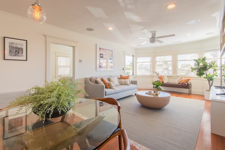 Bright, Cheery Beach Home W/ocean View Deck - Hermosa Beach, CA