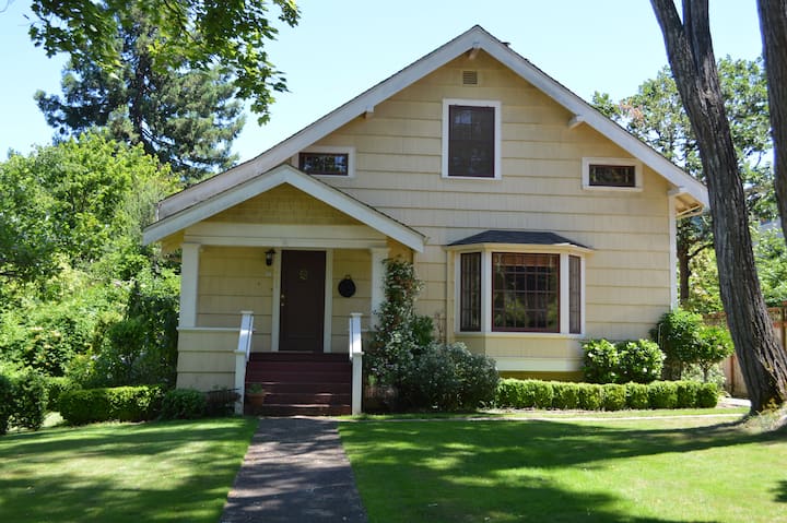Huge Craftsman Just Blocks From Hayward - Springfield, OR