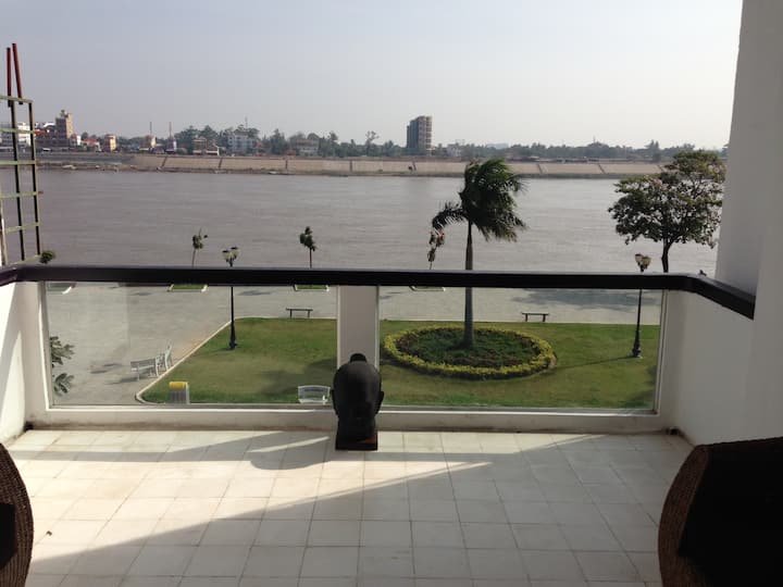 Beautiful Riverside Apartment - Phnom Penh