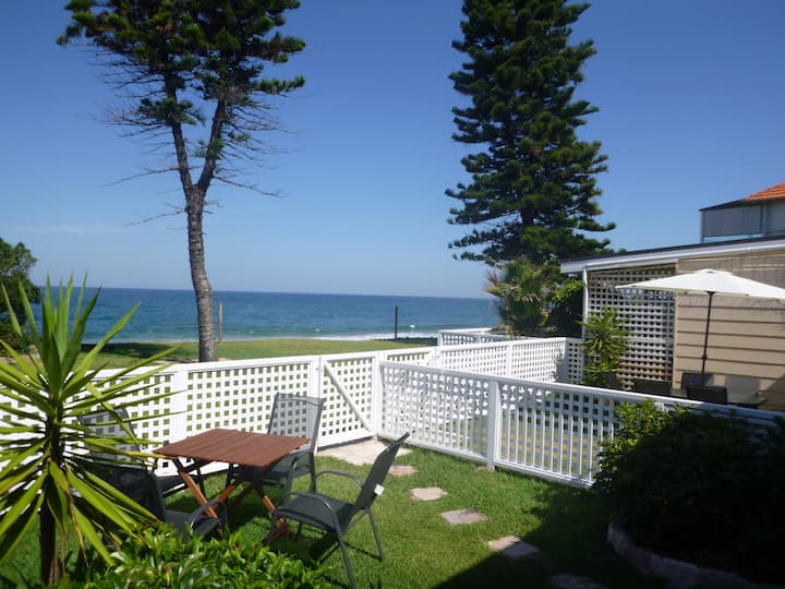 Private Beachfront Apartment Backyard To Beach; 3 - Narrabeen