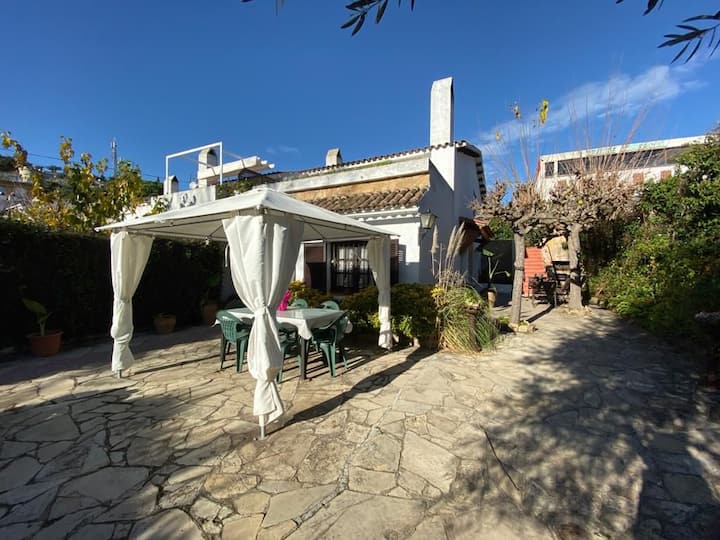 Amplia Casa Con Jardin Y Piscina Comunitaria - Tossa de Mar