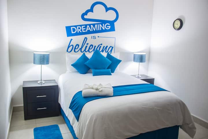 Clean Modern Looking Apt, Ideal For Teams - León