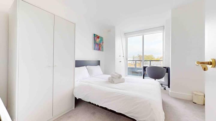 Stunning 3 Bedroom Penthouse Next To Hyde Park - London