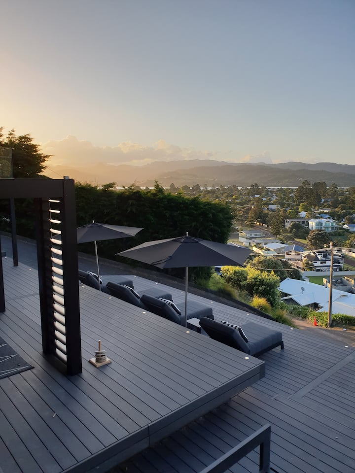 Amazing Views, Huge Decks, Perfect Holiday Home - Pauanui