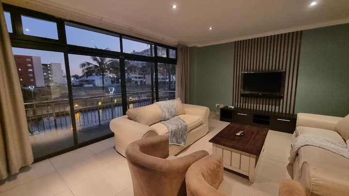 Homely 6 Sleeper Near The Beach And Ushaka - Durban