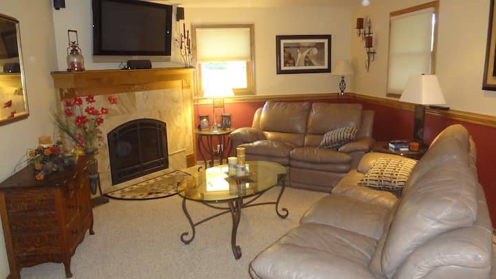 Personable Home In Charming Town - Oconomowoc, WI