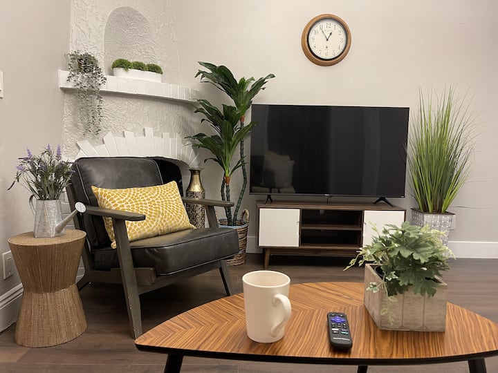Airy Modern 2br/2ba - Parking + Laundry + Sleep 6 - San Jose, CA