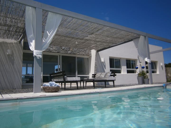 Casa De Diseño En Barrio Privado - San Carlos