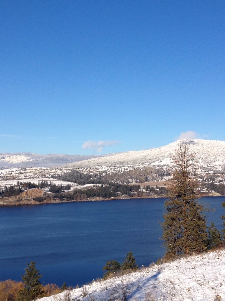 Townhome Gables Between The Lakes - Lake Country