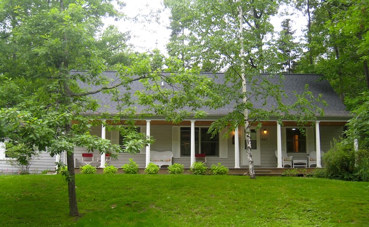 In Town Leland. Great For Groups. Walk To Beach - Leland, MI