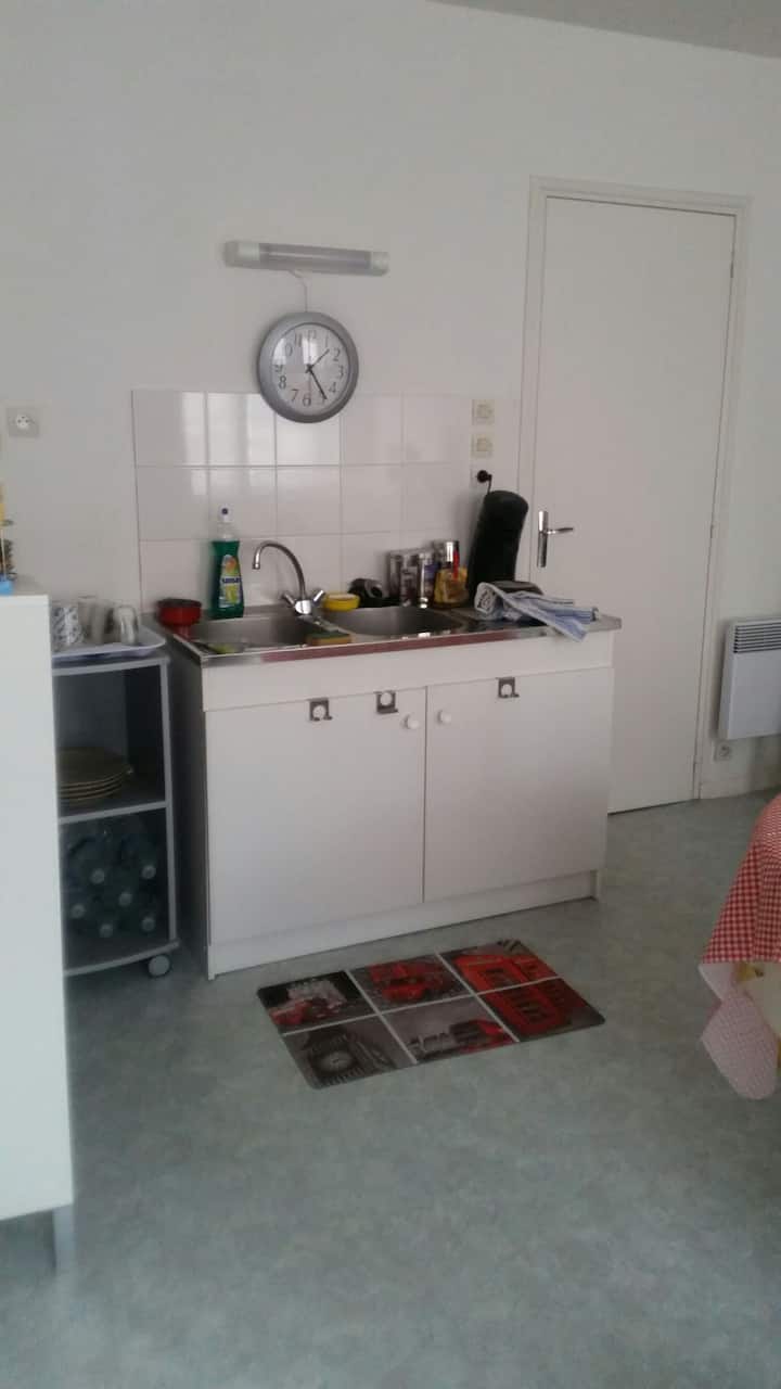 Studio Lumineux  Avec  Chambre 1 Adulte Séparée - Avesnes-sur-Helpe