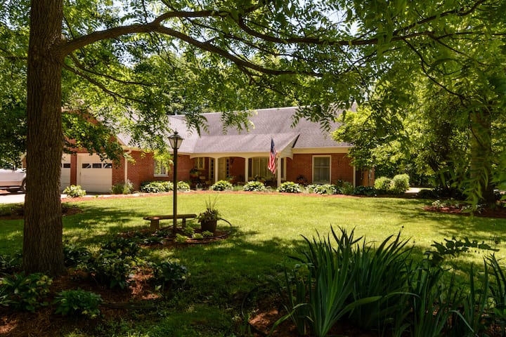 Seldomscenemeadow Bed & Breakfast - Indiana (State)