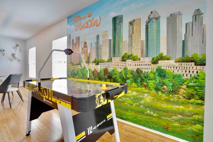 Houston Central With Custom Mural Wall - Houston, TX