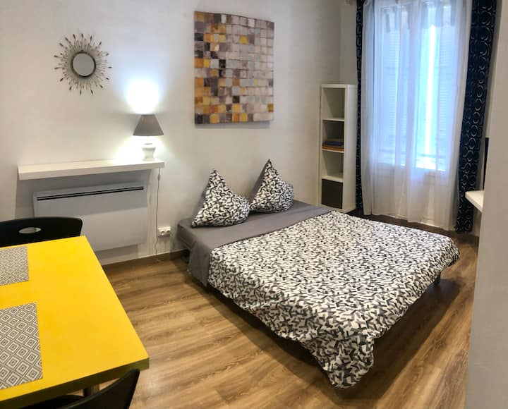 Plein Centre Avec Charme De Village - Nice