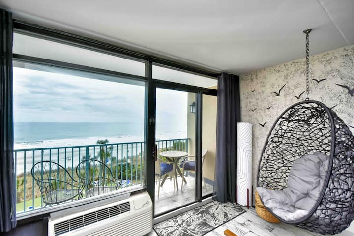 Beautiful, Unique, Oceanfront - Coastal Comfort - Myrtle Beach