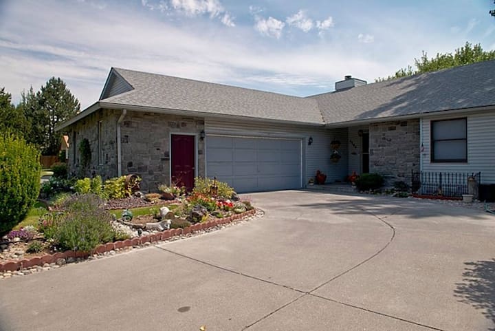 Southwestern Rooms  Close To Hospitals - Idaho Falls, ID