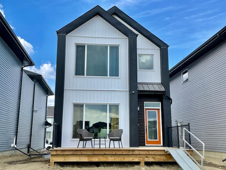 Luxurious Brand New 3bdr House Near Airport - Edmonton