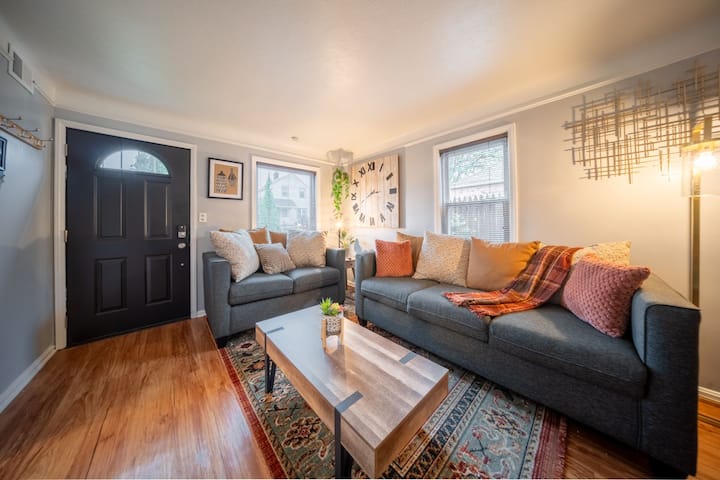 Cozy Ranch Bungalow In West Park - Cleveland - Cleveland, OH