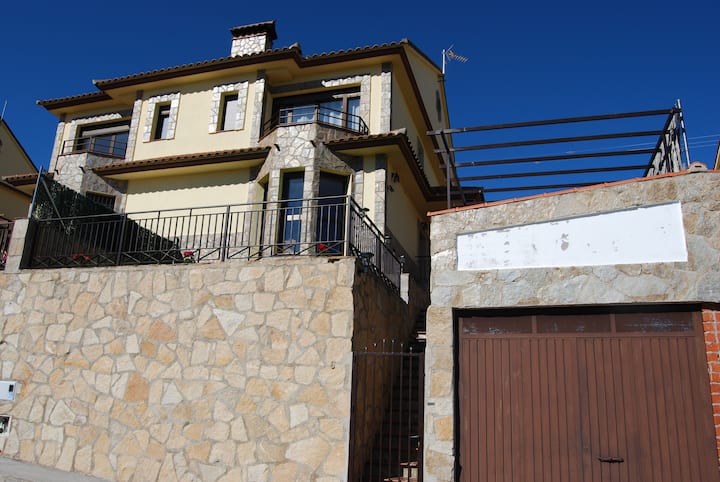 Chalet En Altos De La Asomadilla (Pedro Bernardo) - Pedro Bernardo