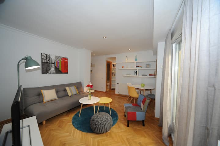 Acogedor Piso En El Centro Con Garaje - Madryt