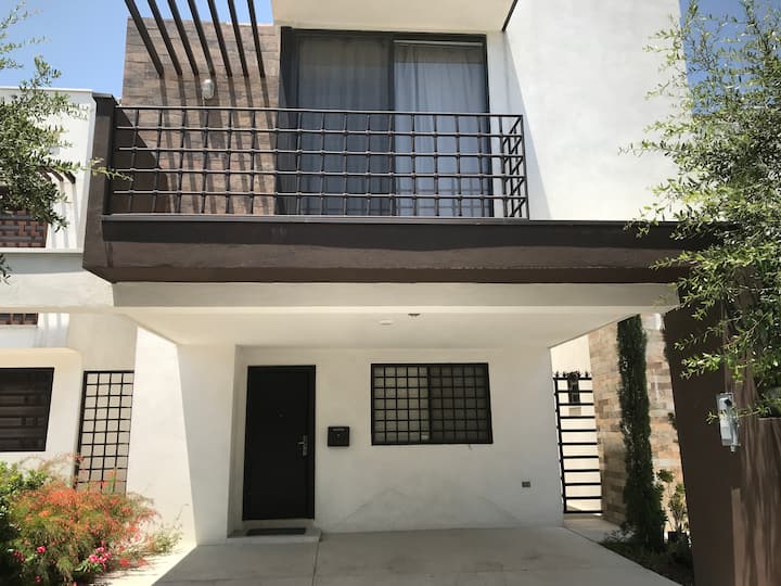 Casa Completa En Colonia Privada De Apodaca - Monterrey Airport (MTY)