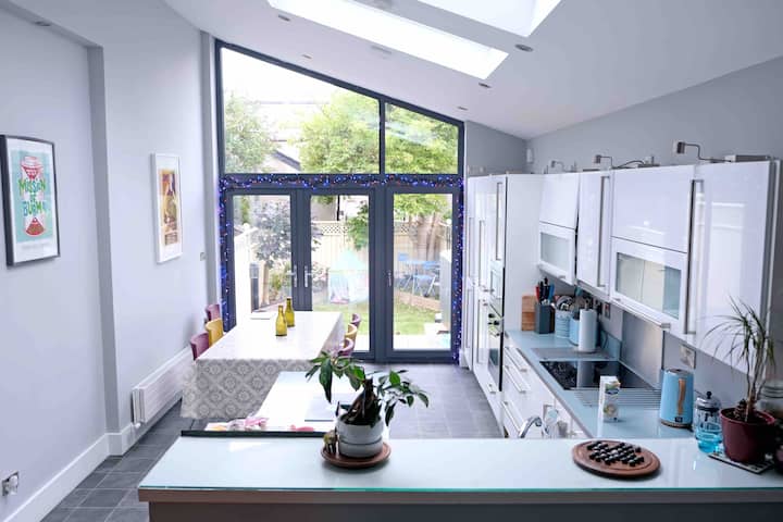 Trendy Stoneybatter - 4 Bedrooms & 2 Bathrooms - Dublin
