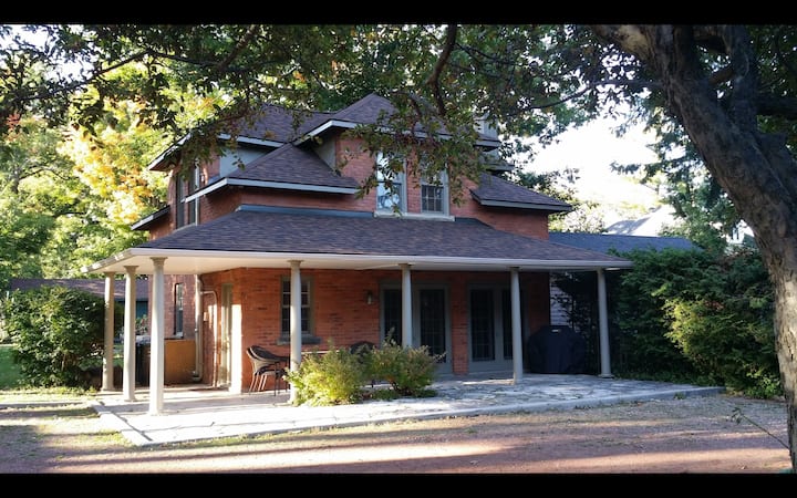 The Coach House! - Midland