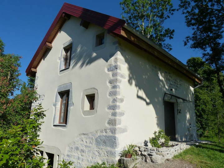 Lapetitemaisonnette: Gîte De Charme Avec Jardin - Lac de Chalain