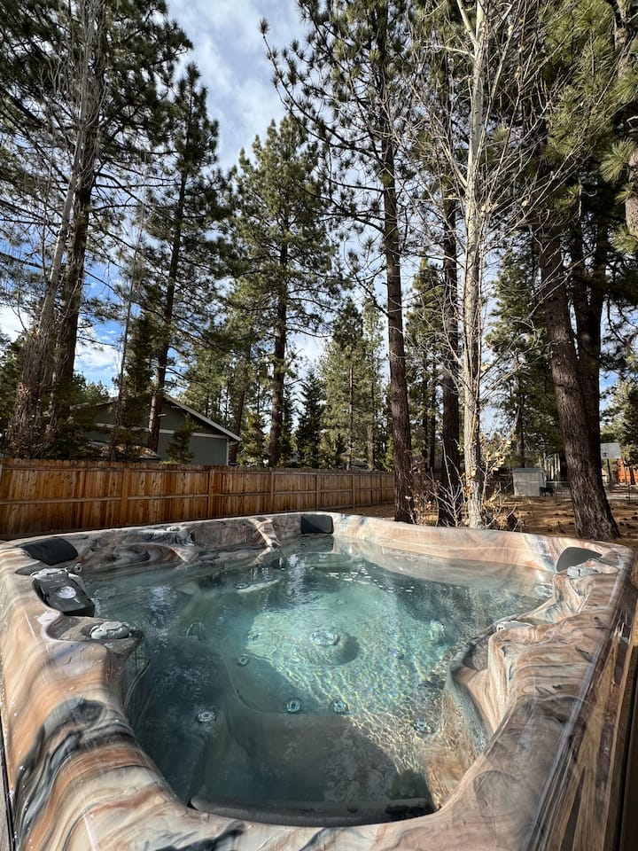 Hot Tub, Large Yard, Sleeps 10, Dog Friendly - Big Bear Lake, CA
