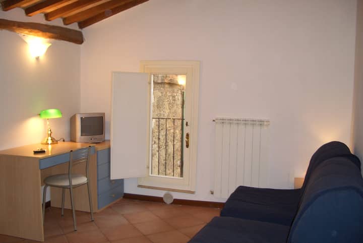 Small Studio Apartment Vallerozzi 9 - Siena