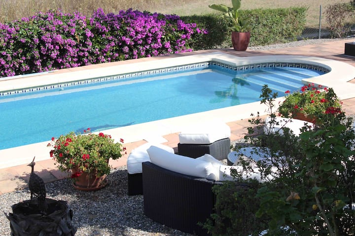 Peaceful Garden Stay Nr Málaga - Stylish Twin Room - Coín