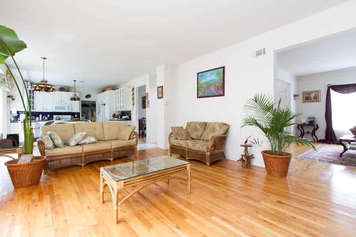 Grand Bedroom In A Fabulous Neighborhood - Medford, NY