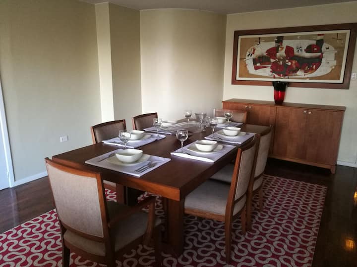 Apartamento, 12 De Octubre A 50mts Swissotel - Quito