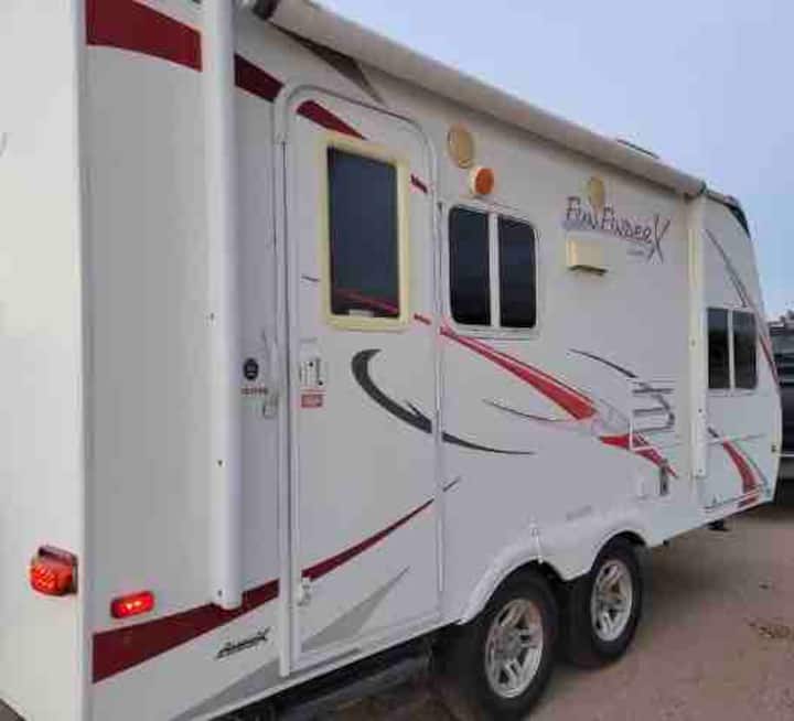 Cozy Camper Funfinder+ Parking&wifi Near Majorfwys - Los Angeles, CA