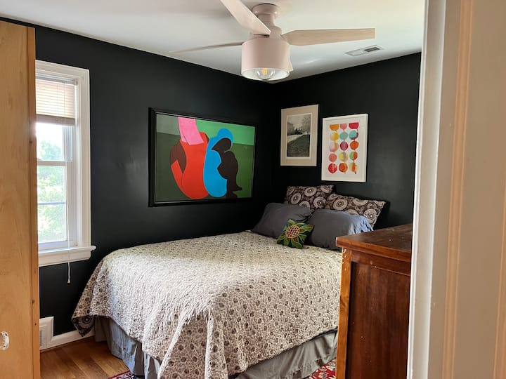 Warm, Centrally Located Private Bed, Shared Bath - Richmond, VA